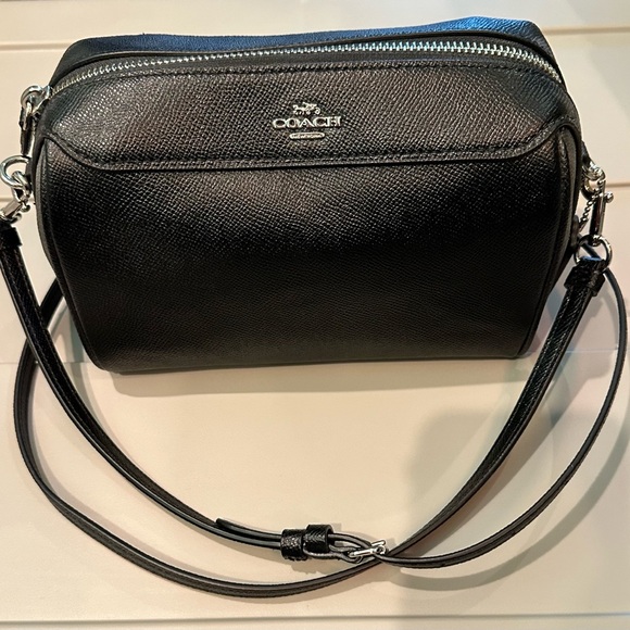 Coach | Bags | Coach Euc Black Pebble Crossbody Camera Bagpurse | Poshmark